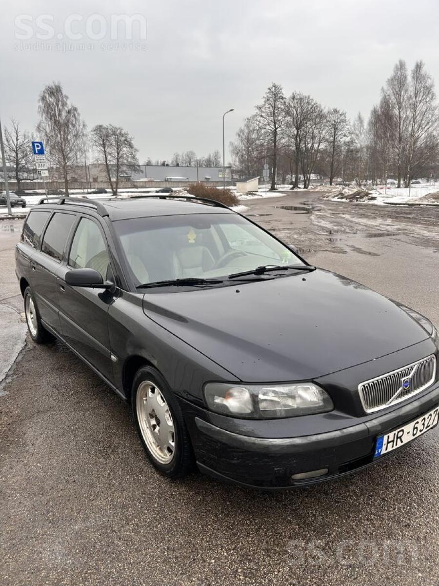 Melns Volvo V70 2003 Rīga, ar dzinēja tilpumu 2.40 L un nobraukumu 585 tūkst. km par 900 €, foto 1 vietnē AUTOMOTO.COM.LV