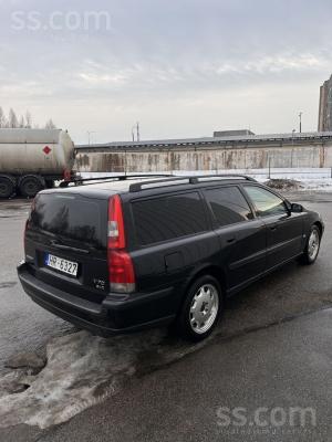 Melns Volvo V70 2003 Rīga, ar dzinēja tilpumu 2.40 L un nobraukumu 585 tūkst. km par 900 €, foto 3 vietnē AUTOMOTO.COM.LV