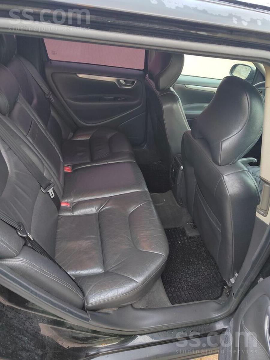 Black Volvo V70 2003 in Rezekne, with an engine capacity of 2.40 L and mileage of 452 thousand km for 1650 €, photo 1 on AUTOMOTO.COM.LV