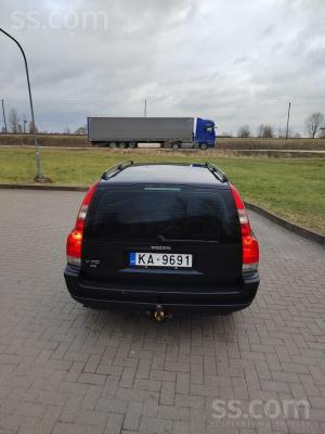 Black Volvo V70 2003 in Rezekne, with an engine capacity of 2.40 L and mileage of 452 thousand km for 1650 €, photo 5 on AUTOMOTO.COM.LV