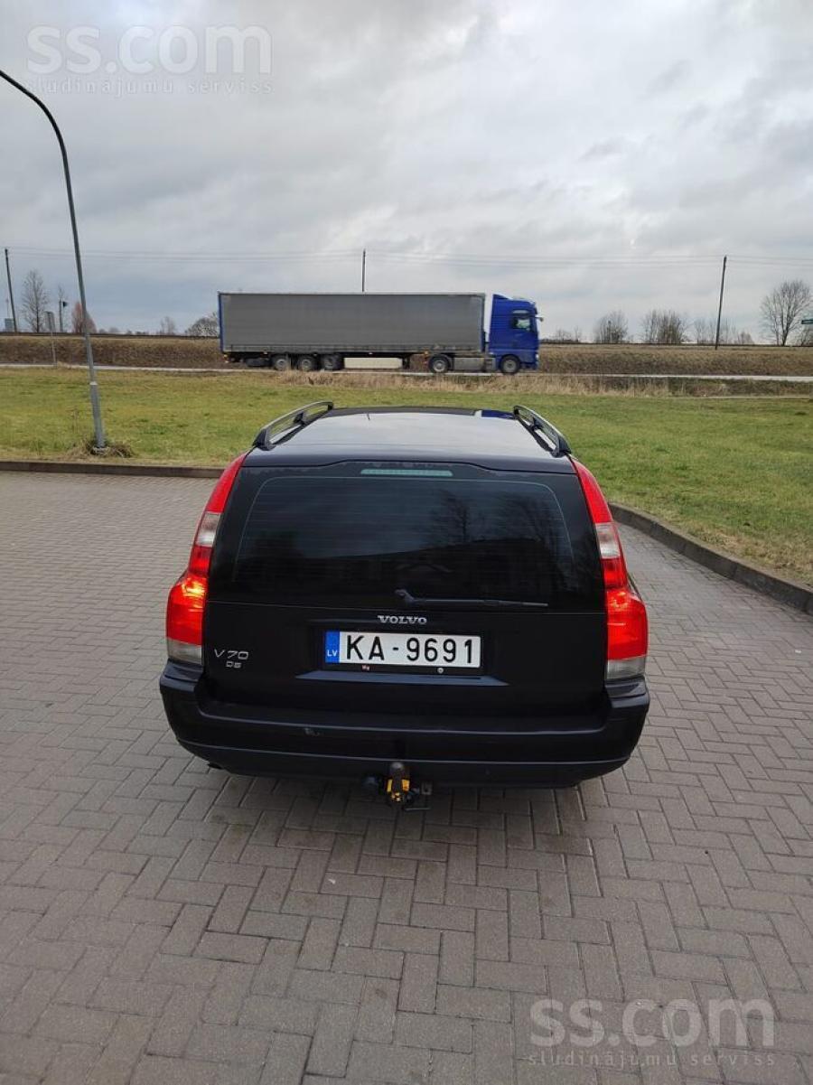 Black Volvo V70 2003 in Rezekne, with an engine capacity of 2.40 L and mileage of 452 thousand km for 1650 €, photo 5 on AUTOMOTO.COM.LV