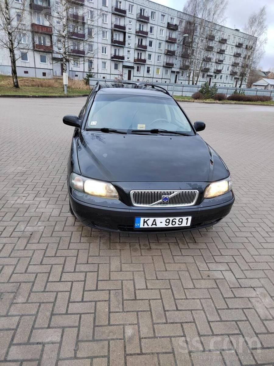 Black Volvo V70 2003 in Rezekne, with an engine capacity of 2.40 L and mileage of 452 thousand km for 1650 €, photo 6 on AUTOMOTO.COM.LV