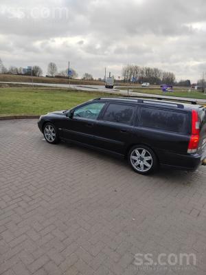 Black Volvo V70 2003 in Rezekne, with an engine capacity of 2.40 L and mileage of 452 thousand km for 1650 €, photo 7 on AUTOMOTO.COM.LV