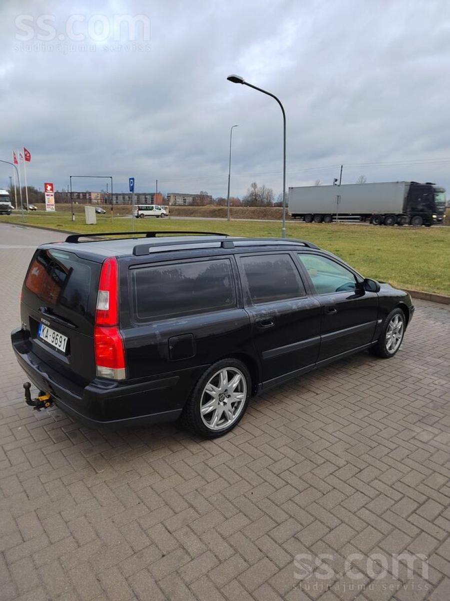 Black Volvo V70 2003 in Rezekne, with an engine capacity of 2.40 L and mileage of 452 thousand km for 1650 €, photo 8 on AUTOMOTO.COM.LV