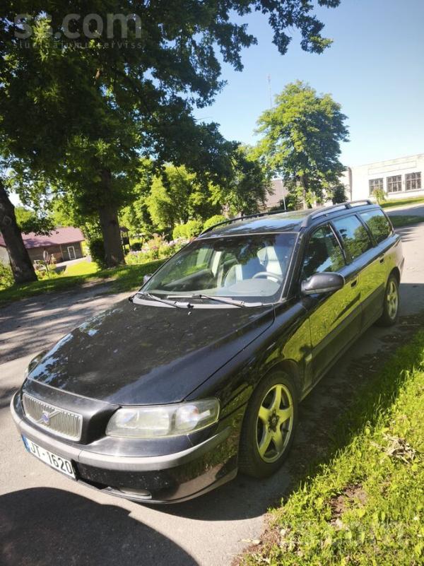 Black Volvo V70 2003 in Saldus, with an engine capacity of 2.40 L and mileage of 405 thousand km for 750 €, photo 1 on AUTOMOTO.COM.LV