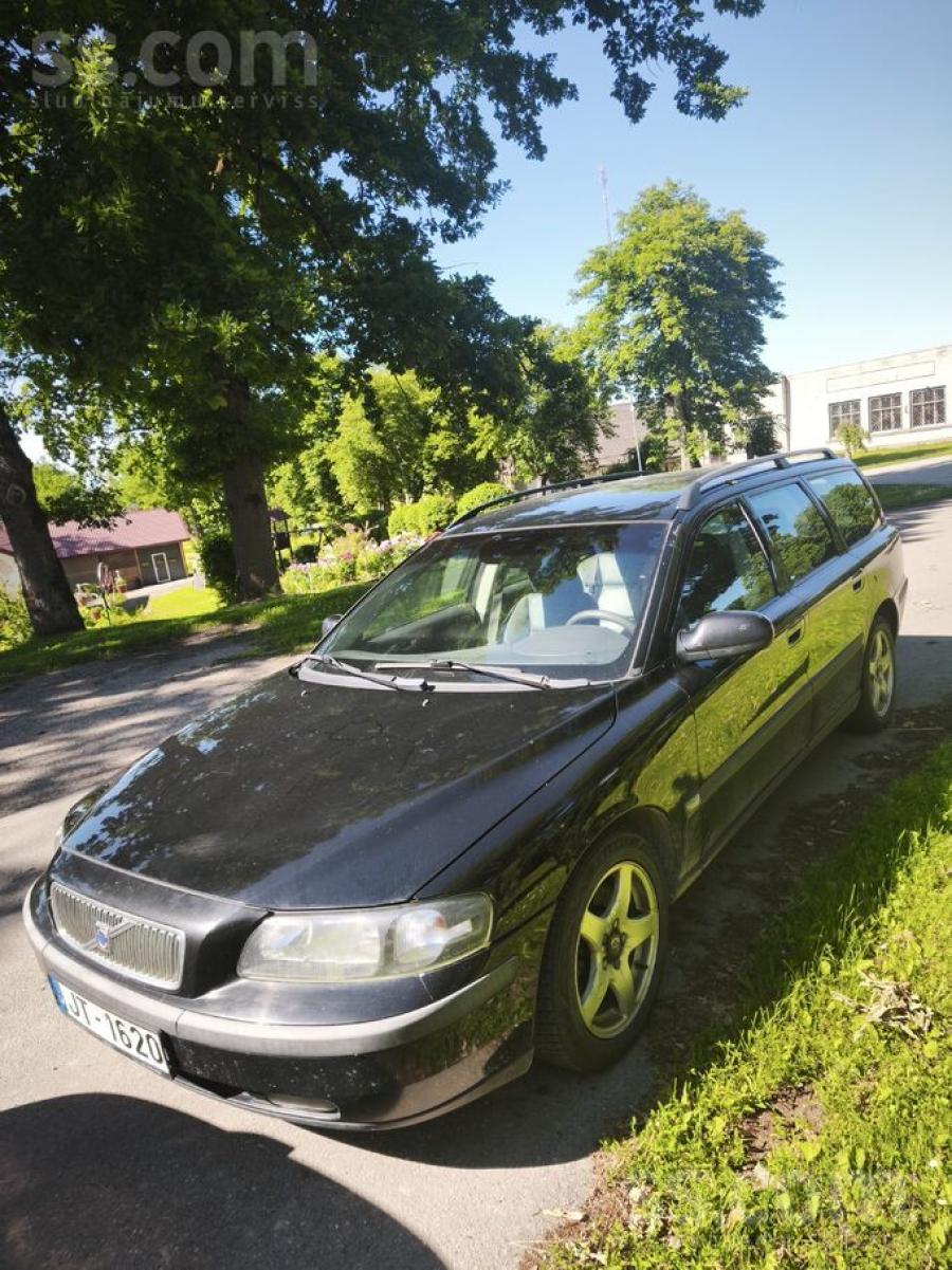 Black Volvo V70 2003 in Saldus, with an engine capacity of 2.40 L and mileage of 405 thousand km for 750 €, photo 1 on AUTOMOTO.COM.LV