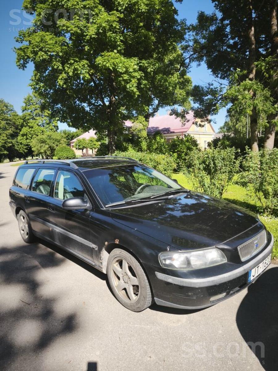 Black Volvo V70 2003 in Saldus, with an engine capacity of 2.40 L and mileage of 405 thousand km for 750 €, photo 3 on AUTOMOTO.COM.LV