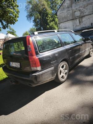 Black Volvo V70 2003 in Saldus, with an engine capacity of 2.40 L and mileage of 405 thousand km for 750 €, photo 5 on AUTOMOTO.COM.LV