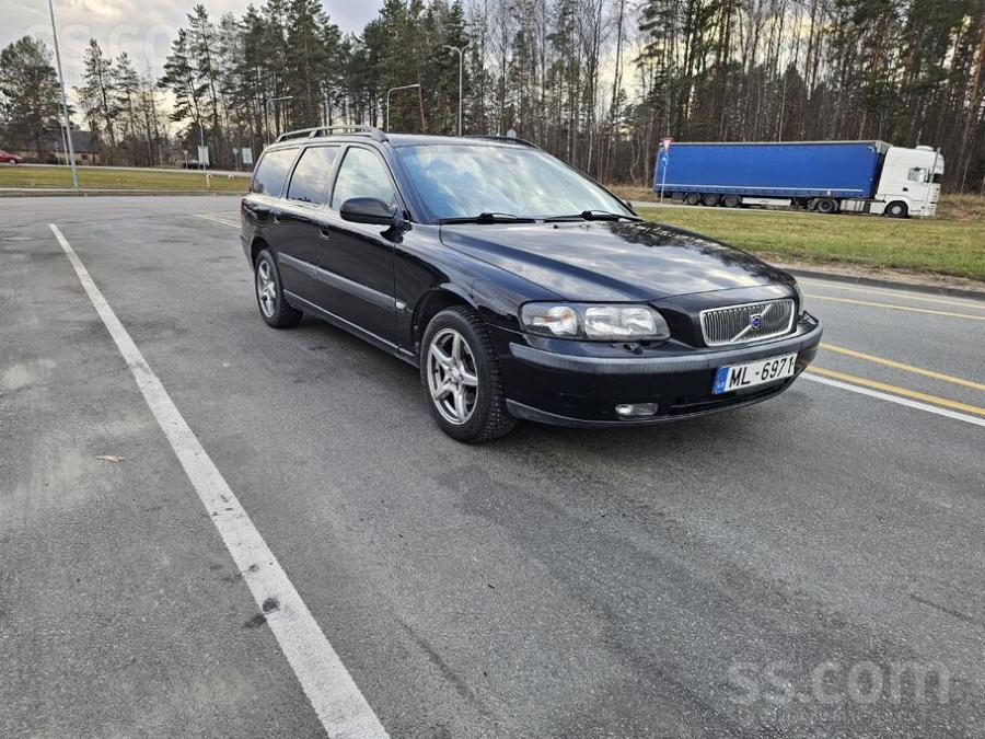 Melns Volvo V70 2003 Ogre, ar dzinēja tilpumu 2.40 L un nobraukumu 428 tūkst. km par 1000 €, foto 1 vietnē AUTOMOTO.COM.LV