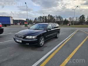 Melns Volvo V70 2003 Ogre, ar dzinēja tilpumu 2.40 L un nobraukumu 428 tūkst. km par 1000 €, foto 3 vietnē AUTOMOTO.COM.LV