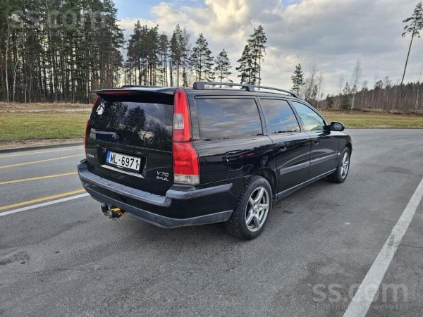 Черный Вольво В70 2003 в Огре, объемом двигателя 2.40 л и пробегом 428 тыс. км за 1000 €, фото 4 на AUTOMOTO.COM.LV