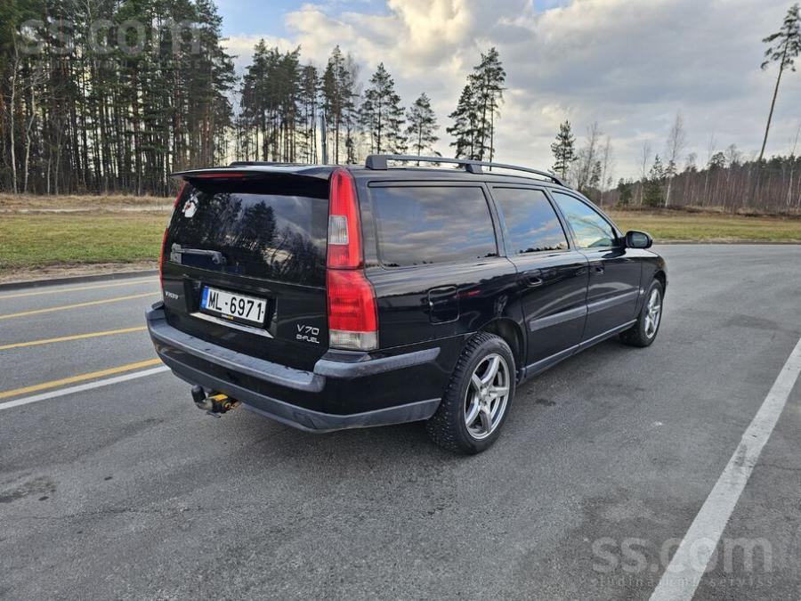 Melns Volvo V70 2003 Ogre, ar dzinēja tilpumu 2.40 L un nobraukumu 428 tūkst. km par 1000 €, foto 5 vietnē AUTOMOTO.COM.LV