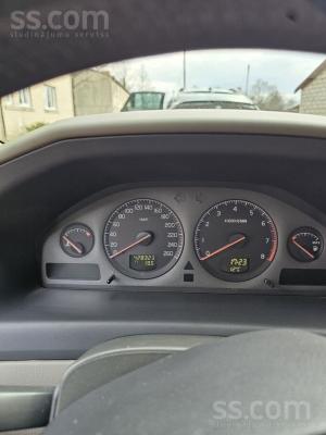 Melns Volvo V70 2003 Ogre, ar dzinēja tilpumu 2.40 L un nobraukumu 428 tūkst. km par 1000 €, foto 6 vietnē AUTOMOTO.COM.LV