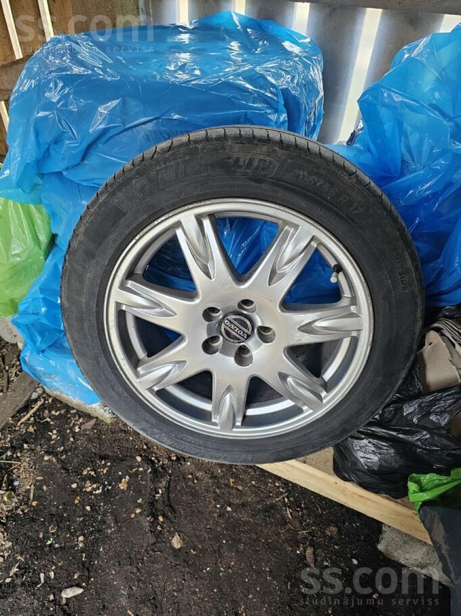 Melns Volvo V70 2003 Ogre, ar dzinēja tilpumu 2.40 L un nobraukumu 428 tūkst. km par 1000 €, foto 9 vietnē AUTOMOTO.COM.LV
