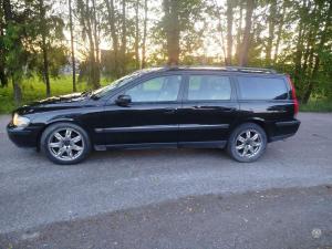 Melns Volvo V70 2003 Raseiniai, ar dzinēja tilpumu 2.40 L un nobraukumu 400 tūkst. km par 1250 €, foto  vietnē AUTOMOTO.COM.LV