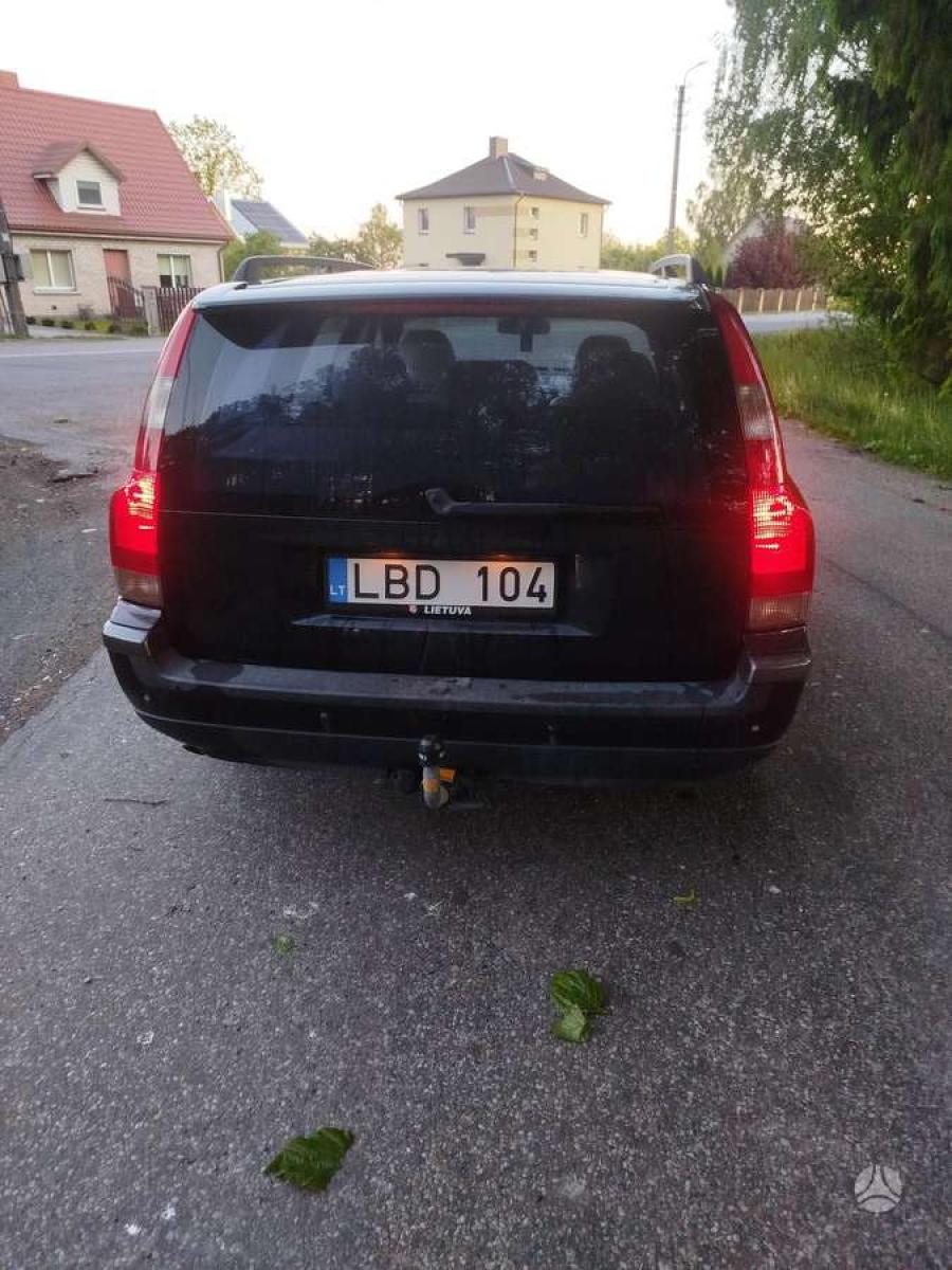 Melns Volvo V70 2003 Raseiniai, ar dzinēja tilpumu 2.40 L un nobraukumu 400 tūkst. km par 1250 €, foto 5 vietnē AUTOMOTO.COM.LV