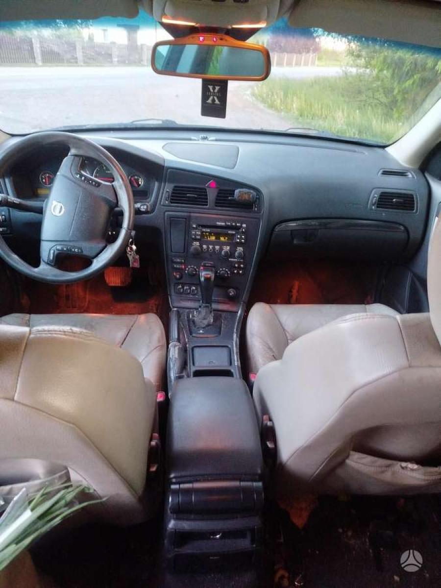 Melns Volvo V70 2003 Raseiniai, ar dzinēja tilpumu 2.40 L un nobraukumu 400 tūkst. km par 1250 €, foto 6 vietnē AUTOMOTO.COM.LV