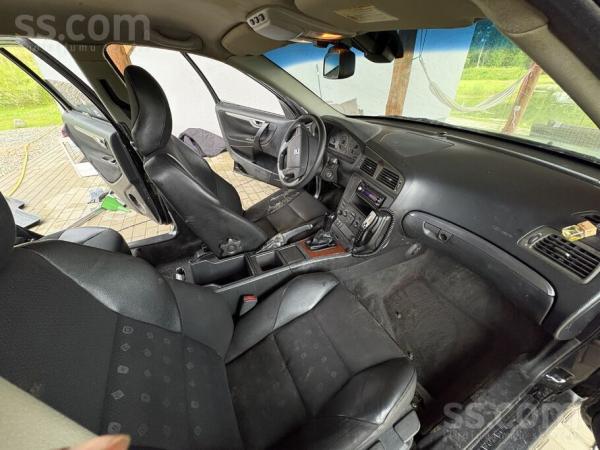 Черный Вольво В70 2003 в Рига, объемом двигателя 2.40 л и пробегом 335 тыс. км за 900 €, фото 3 на AUTOMOTO.COM.LV