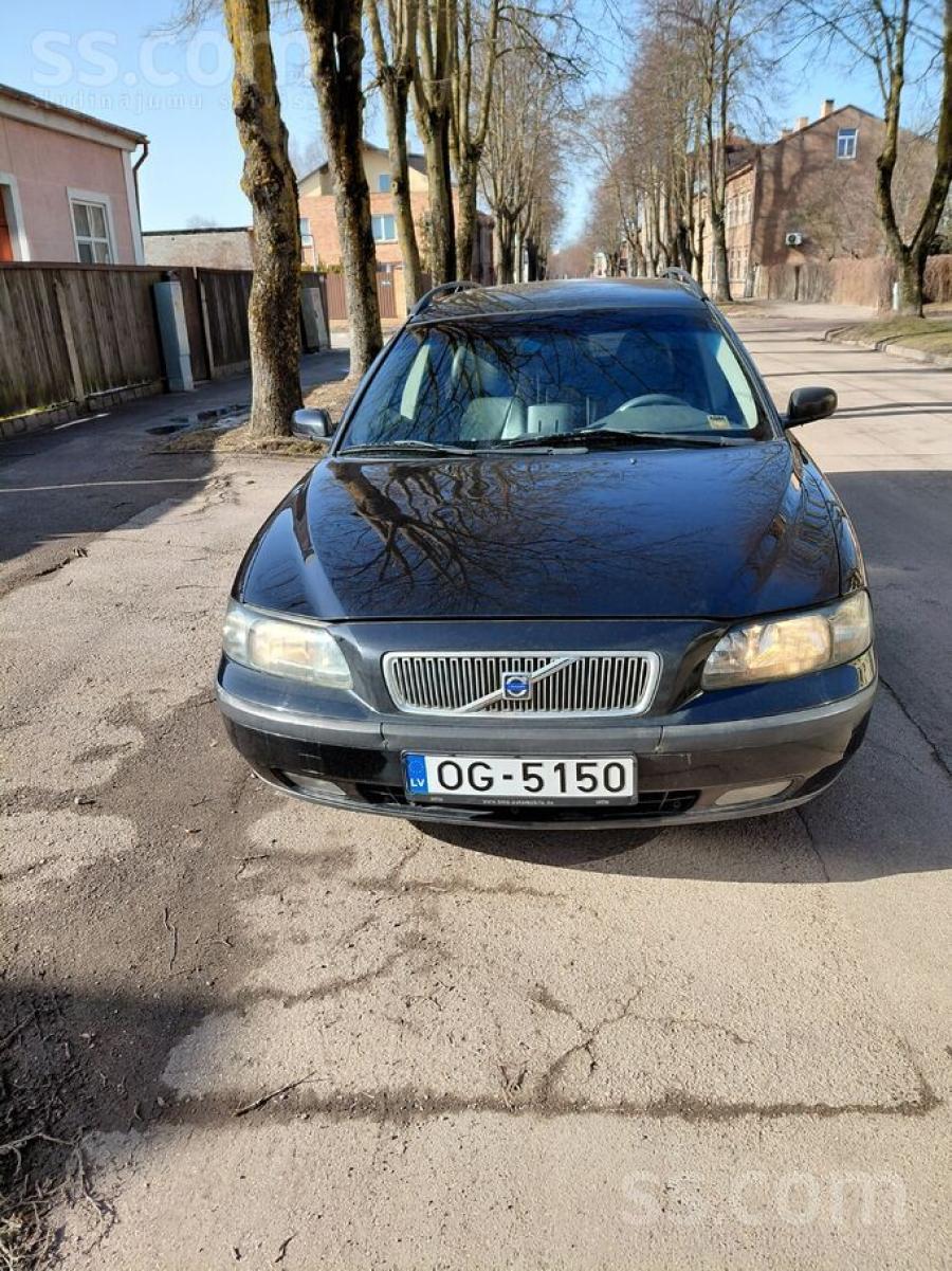 Melns Volvo V70 2003 Liepāja, ar dzinēja tilpumu 2.40 L un nobraukumu 285 tūkst. km par 1430 €, foto 1 vietnē AUTOMOTO.COM.LV