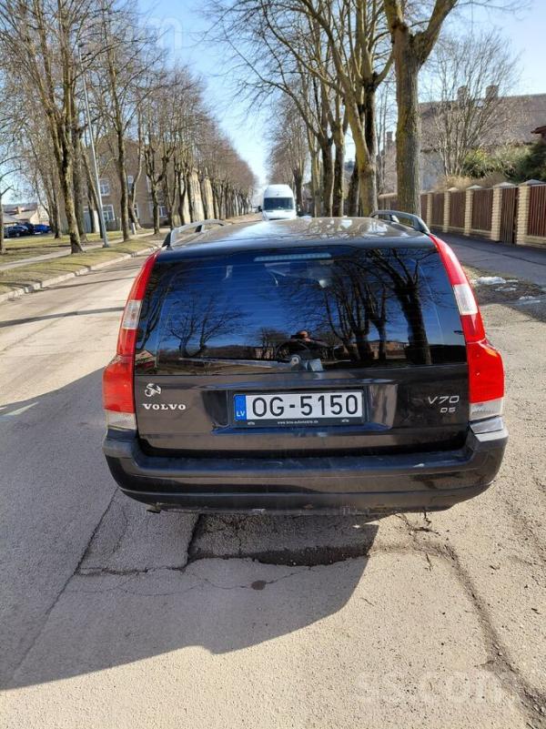 Melns Volvo V70 2003 Liepāja, ar dzinēja tilpumu 2.40 L un nobraukumu 285 tūkst. km par 1430 €, foto 2 vietnē AUTOMOTO.COM.LV