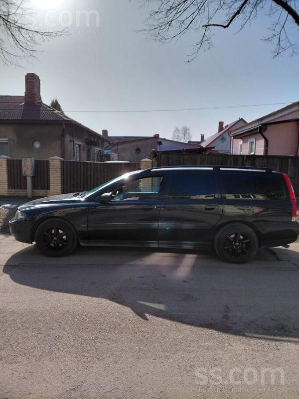 Melns Volvo V70 2003 Liepāja, ar dzinēja tilpumu 2.40 L un nobraukumu 285 tūkst. km par 1430 €, foto 4 vietnē AUTOMOTO.COM.LV