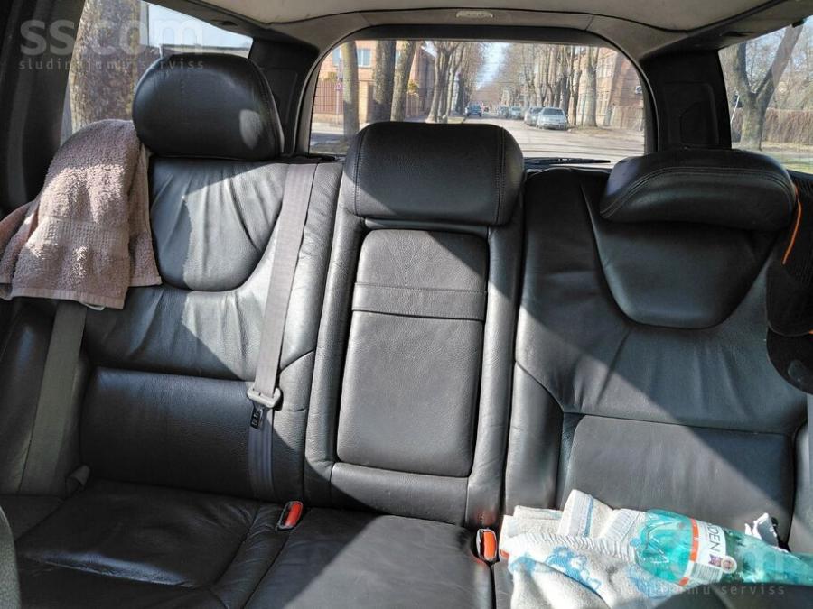 Melns Volvo V70 2003 Liepāja, ar dzinēja tilpumu 2.40 L un nobraukumu 285 tūkst. km par 1430 €, foto 8 vietnē AUTOMOTO.COM.LV