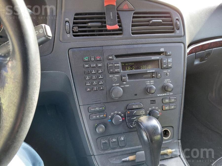 Melns Volvo V70 2003 Liepāja, ar dzinēja tilpumu 2.40 L un nobraukumu 285 tūkst. km par 1430 €, foto 10 vietnē AUTOMOTO.COM.LV