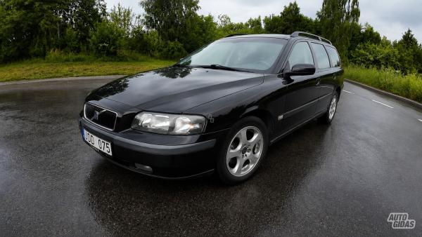 Melns Volvo V70 2003 Alīta, ar dzinēja tilpumu 2.40 L un nobraukumu 480 tūkst. km par 1750 €, foto 1 vietnē AUTOMOTO.COM.LV