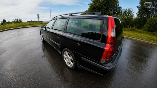 Melns Volvo V70 2003 Alīta, ar dzinēja tilpumu 2.40 L un nobraukumu 480 tūkst. km par 1750 €, foto 3 vietnē AUTOMOTO.COM.LV