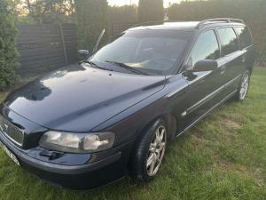 Melns Volvo V70 2003 Viļņa, ar dzinēja tilpumu 2.40 L un nobraukumu 500 tūkst. km par 2100 €, foto  vietnē AUTOMOTO.COM.LV