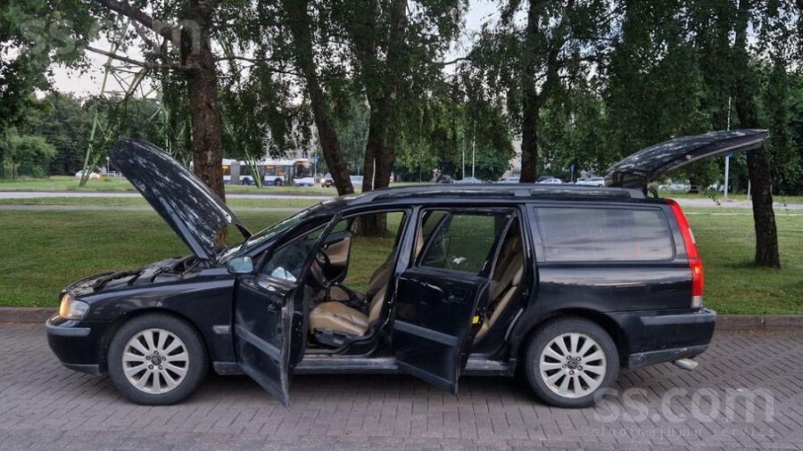 Melns Volvo V70 2003 Rīga, ar dzinēja tilpumu 2.40 L un nobraukumu 0 tūkst. km par 690 €, foto 3 vietnē AUTOMOTO.COM.LV