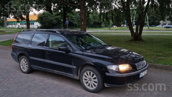 Black Volvo V70 2003 in Riga, with an engine capacity of 2.40 L and mileage of 0 thousand km for 690 €, photo 4 on AUTOMOTO.COM.LV