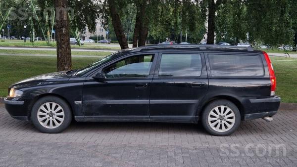 Black Volvo V70 2003 in Riga, with an engine capacity of 2.40 L and mileage of 0 thousand km for 690 €, photo 5 on AUTOMOTO.COM.LV
