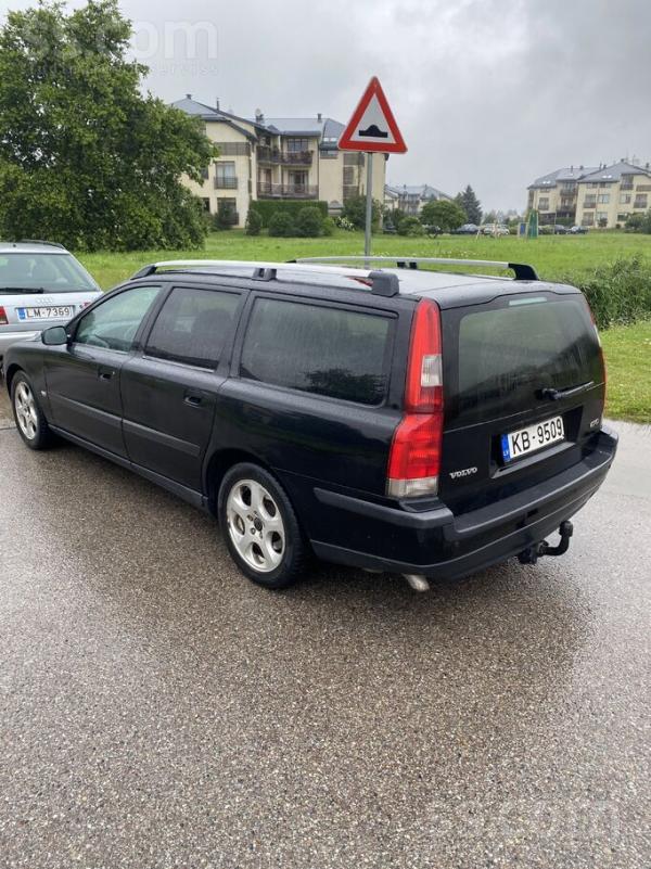 Melns Volvo V70 2003 Jūrmala, ar dzinēja tilpumu 2.40 L un nobraukumu 297 tūkst. km par 1000 €, foto 3 vietnē AUTOMOTO.COM.LV