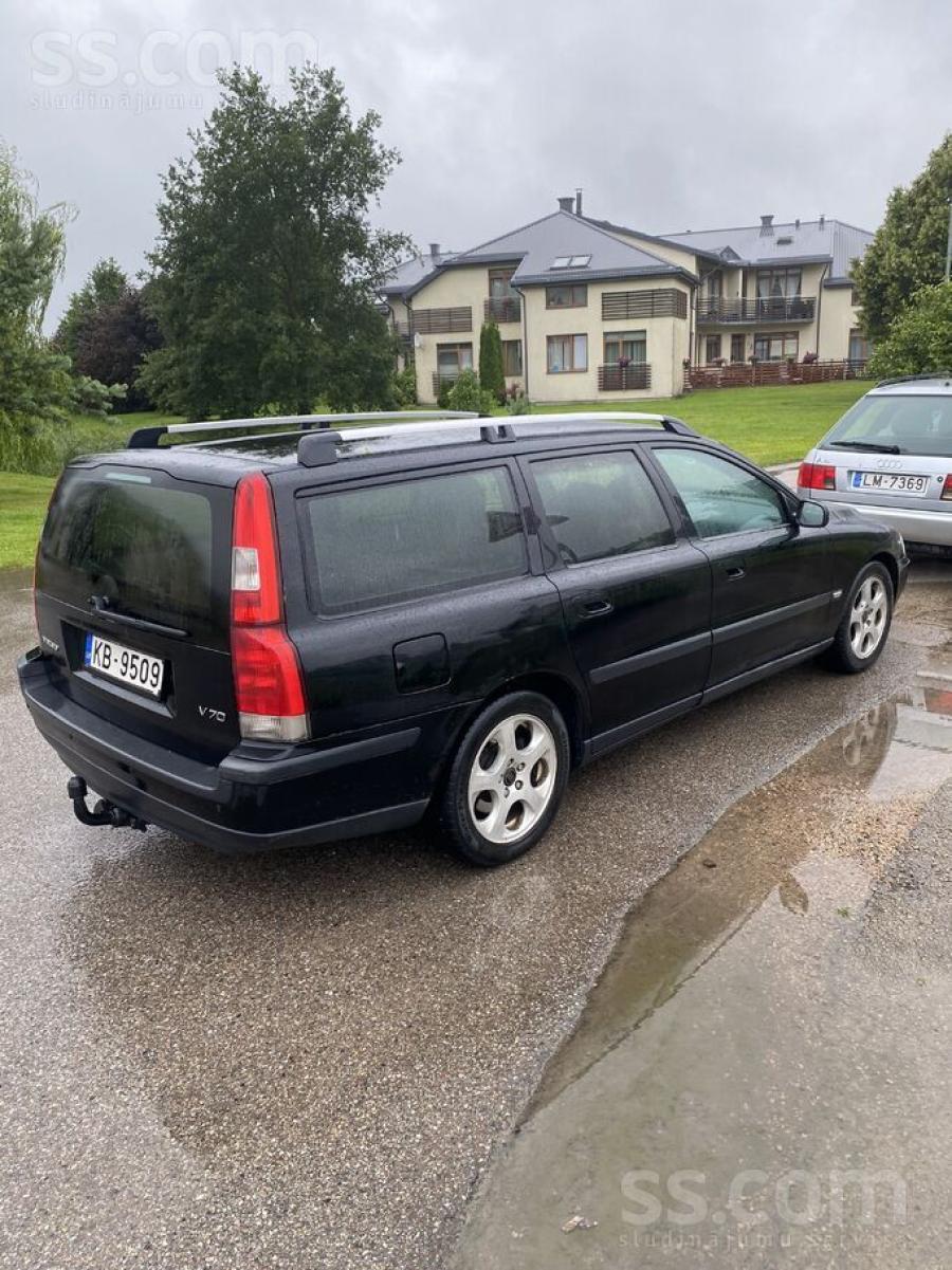 Melns Volvo V70 2003 Jūrmala, ar dzinēja tilpumu 2.40 L un nobraukumu 297 tūkst. km par 1000 €, foto 5 vietnē AUTOMOTO.COM.LV