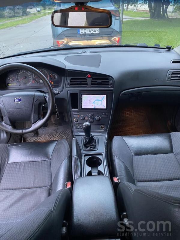 Melns Volvo V70 2003 Jūrmala, ar dzinēja tilpumu 2.40 L un nobraukumu 297 tūkst. km par 1000 €, foto 5 vietnē AUTOMOTO.COM.LV