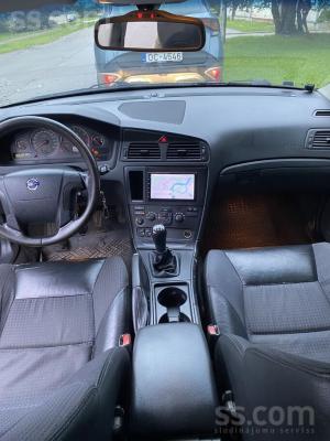Melns Volvo V70 2003 Jūrmala, ar dzinēja tilpumu 2.40 L un nobraukumu 297 tūkst. km par 1000 €, foto 6 vietnē AUTOMOTO.COM.LV