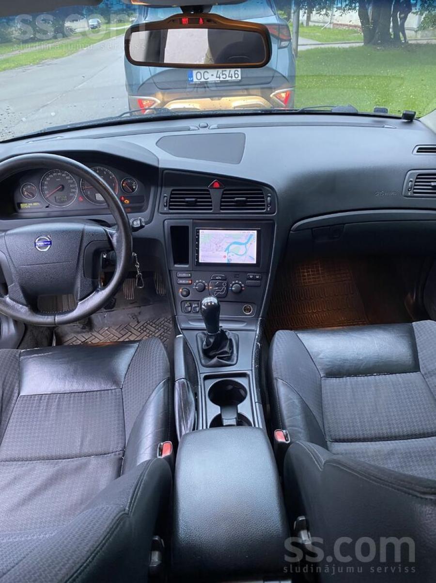 Melns Volvo V70 2003 Jūrmala, ar dzinēja tilpumu 2.40 L un nobraukumu 297 tūkst. km par 1000 €, foto 6 vietnē AUTOMOTO.COM.LV