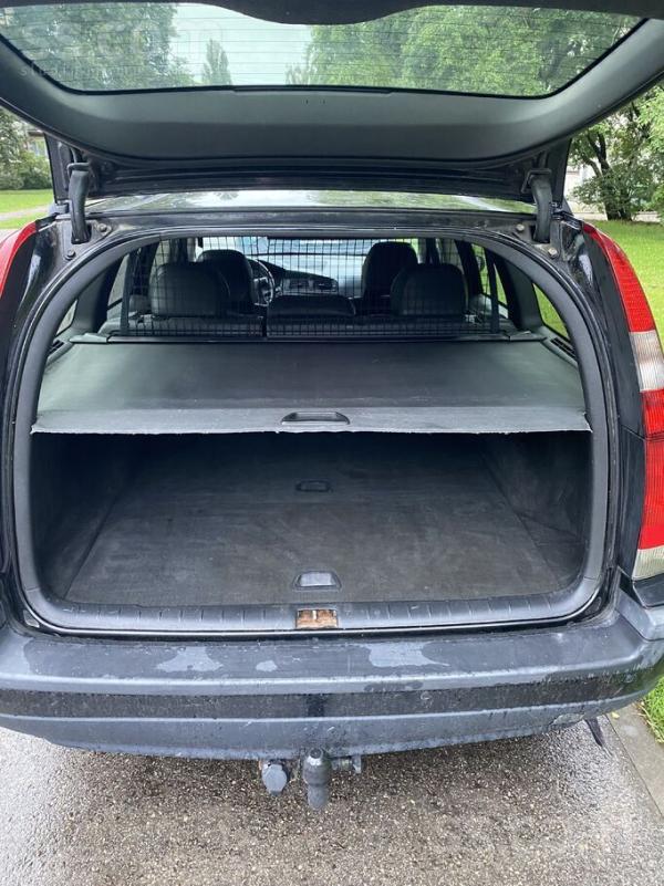 Melns Volvo V70 2003 Jūrmala, ar dzinēja tilpumu 2.40 L un nobraukumu 297 tūkst. km par 1000 €, foto 6 vietnē AUTOMOTO.COM.LV