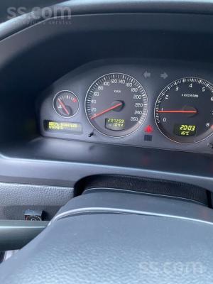 Melns Volvo V70 2003 Jūrmala, ar dzinēja tilpumu 2.40 L un nobraukumu 297 tūkst. km par 1000 €, foto 8 vietnē AUTOMOTO.COM.LV