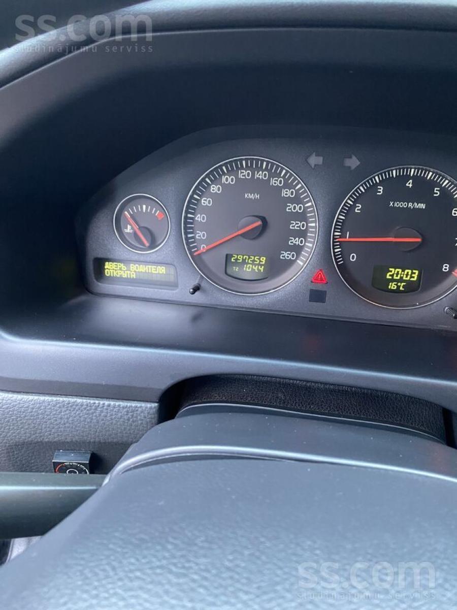 Melns Volvo V70 2003 Jūrmala, ar dzinēja tilpumu 2.40 L un nobraukumu 297 tūkst. km par 1000 €, foto 8 vietnē AUTOMOTO.COM.LV