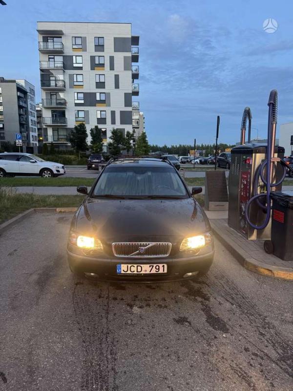 Черный Вольво В70 2003 в Вильнюс, объемом двигателя 2.40 л и пробегом 300 тыс. км за 1299 €, фото 1 на AUTOMOTO.COM.LV