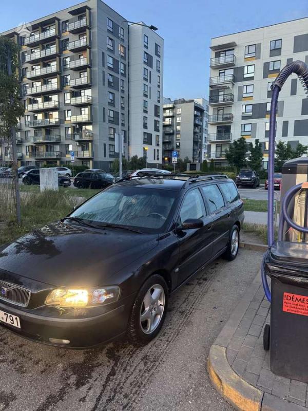 Черный Вольво В70 2003 в Вильнюс, объемом двигателя 2.40 л и пробегом 300 тыс. км за 1299 €, фото 3 на AUTOMOTO.COM.LV