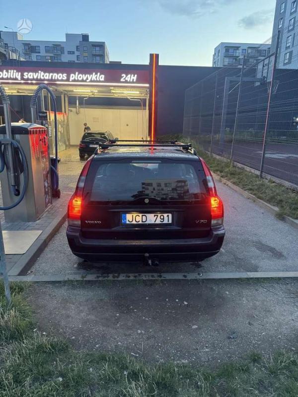 Черный Вольво В70 2003 в Вильнюс, объемом двигателя 2.40 л и пробегом 300 тыс. км за 1299 €, фото 4 на AUTOMOTO.COM.LV
