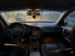 Black Volvo V70 2003 in Vilnius, with an engine capacity of 2.40 L and mileage of 300 thousand km for 1299 €, photo 8 on AUTOMOTO.COM.LV