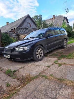 Melns Volvo V70 2003 Dobele, ar dzinēja tilpumu 2.40 L un nobraukumu 426 tūkst. km par 1350 €, foto  vietnē AUTOMOTO.COM.LV