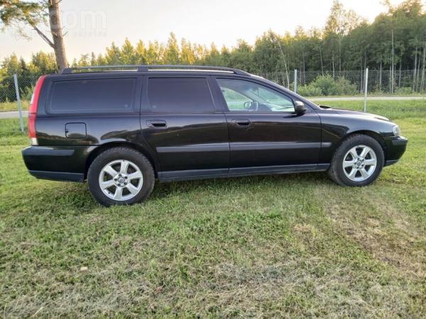 Black Volvo V70 2003 in Preili, with an engine capacity of 2.40 L and mileage of 325 thousand km for 2000 €, photo 3 on AUTOMOTO.COM.LV