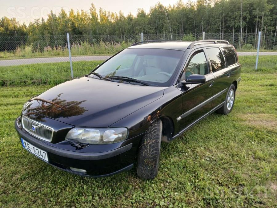 Черный Вольво В70 2003 в Прейли, объемом двигателя 2.40 л и пробегом 325 тыс. км за 1700 €, фото 1 на AUTOMOTO.COM.LV