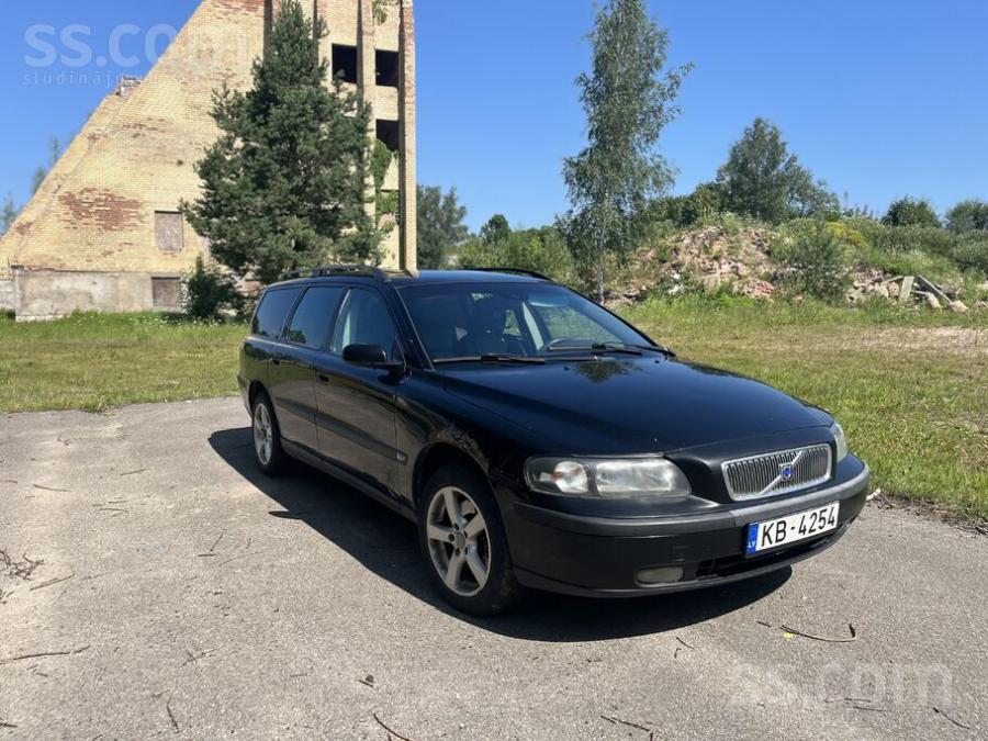 Melns Volvo V70 2003 Kuldīga, ar dzinēja tilpumu 2.40 L un nobraukumu 687 tūkst. km par 1100 €, foto 3 vietnē AUTOMOTO.COM.LV
