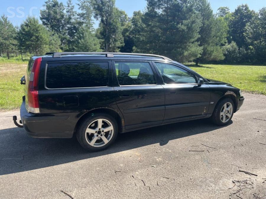 Melns Volvo V70 2003 Kuldīga, ar dzinēja tilpumu 2.40 L un nobraukumu 687 tūkst. km par 1100 €, foto 4 vietnē AUTOMOTO.COM.LV